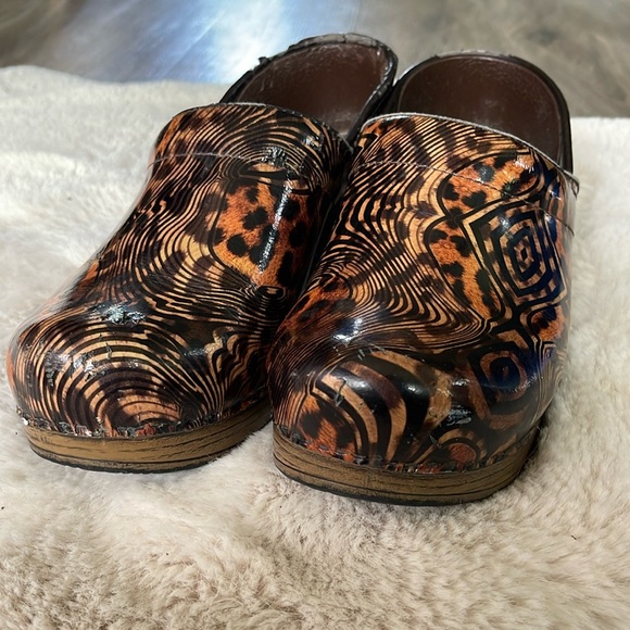 Dansko | Shoes | Dansko Leopard Print Clogs Size 39 Us 859 | Poshmark